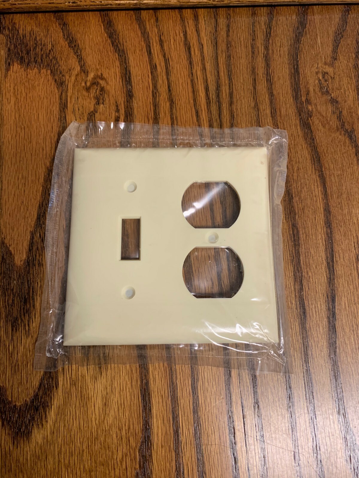 PS Sierra Smooth Ivory Two gang Switch & Duplex recept. Plate / 2 horiz ...