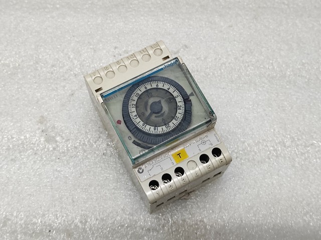 HAGER EH111 TIME SWITCH WITH DAILY CYCLE 230V for sale online | eBay