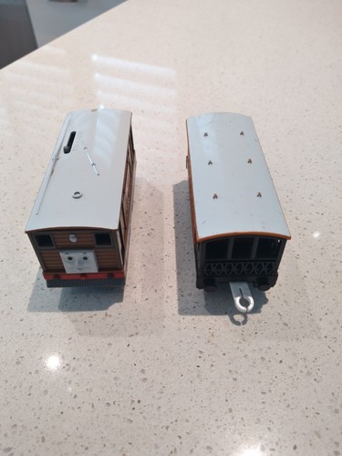 Toby - Thomas & Friends (Tomy) Trackmaster Train and Henrietta Carriage ...