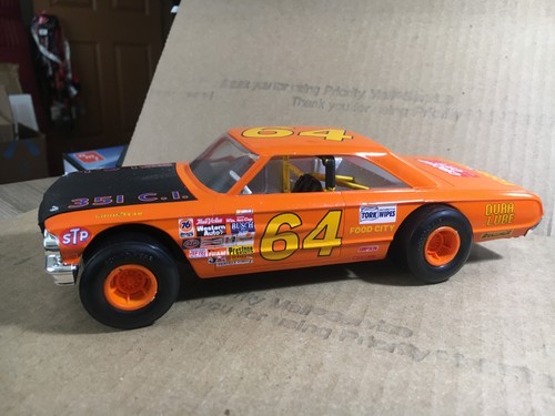 AMT 1964FORD MODIFIED STOCKER BUILT MODEL CAR 1/25 W/DECALED /PAINTED ...
