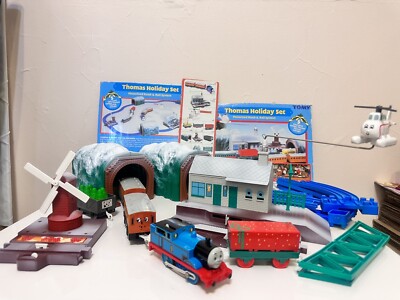 Thomas Holiday Set- Motorised Road & Rail System-TOMY | eBay