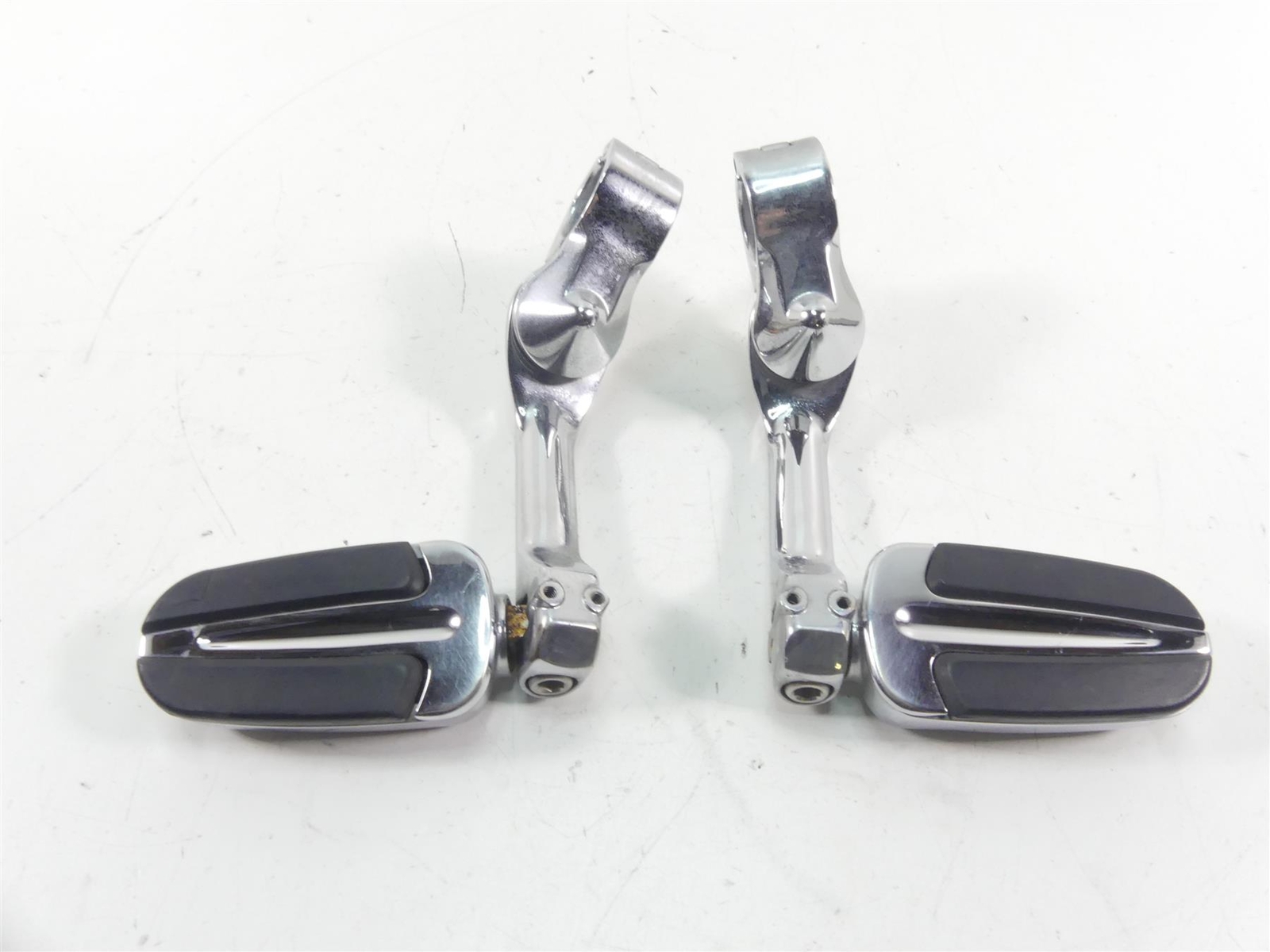 2013 Harley Touring FLHTK Electra Glide Highway Foot Pegs + 5" Mount ...