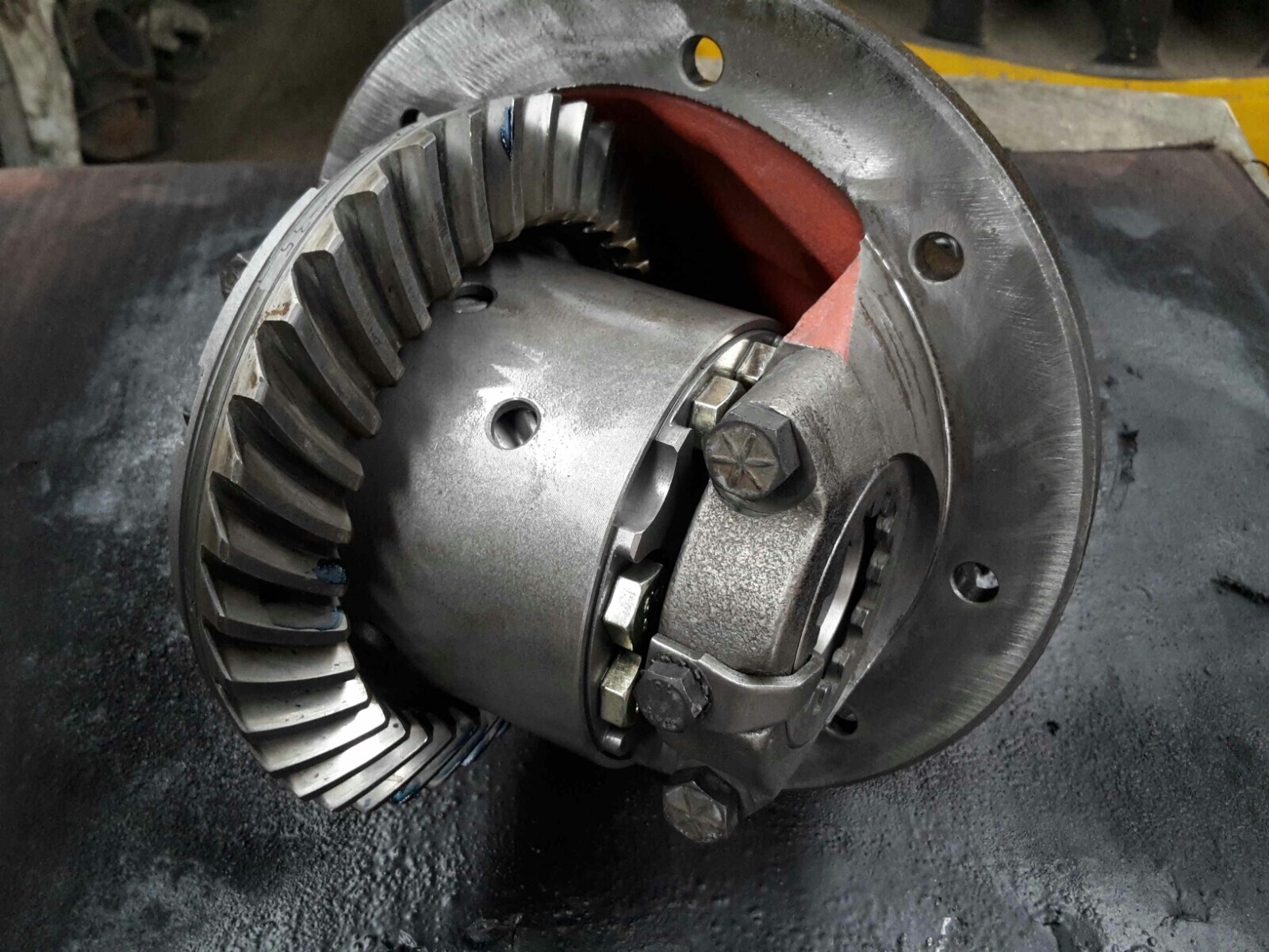 Torana LC-LJ 6 cyl banjo diff centre with 28 spline truetrac | eBay ...