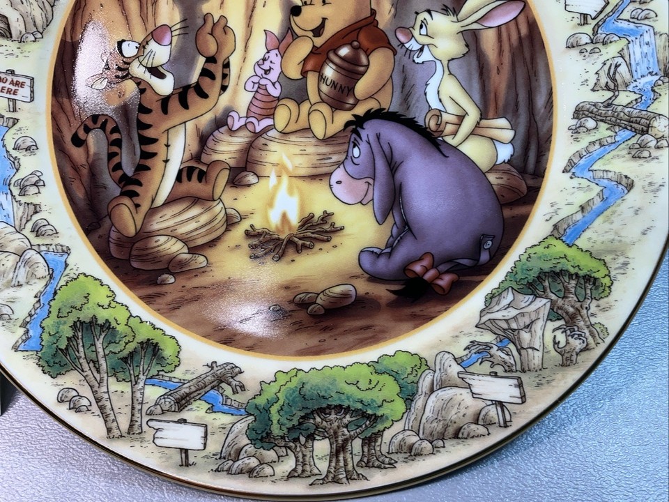 DISNEY EIGHT INCH PLATE FEATURING CHRIS ROBIN, A TIGGERIFIC SHOW NEW ...