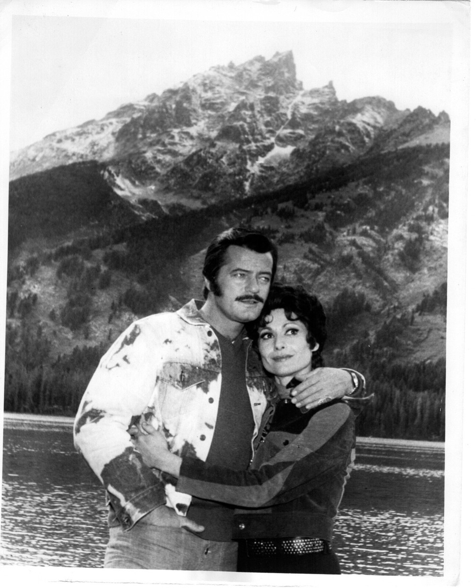 Carol Lawrence Agus Robert Goulet