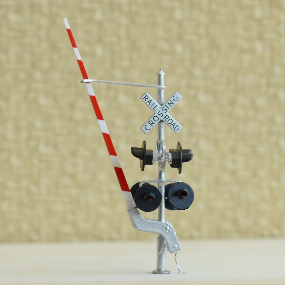 2 x HO scale railroad grade crossing signal with gate arm side ...