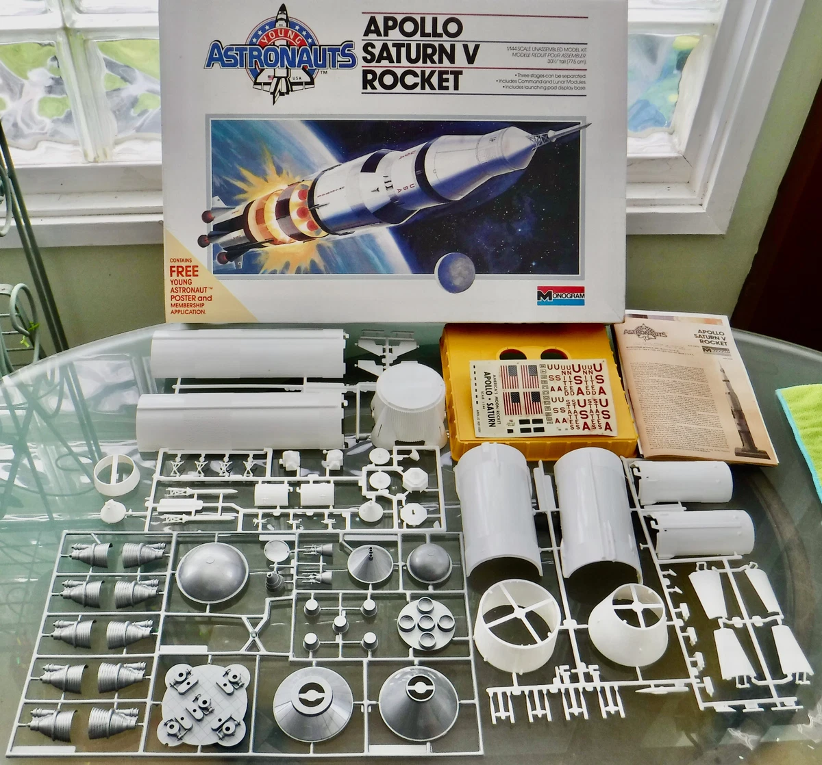 Apollo Saturn Rocket Model Kit