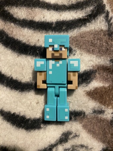 Minecraft Diamond Steve Figure Articulated Armor Mojang Jazwares 3 ...