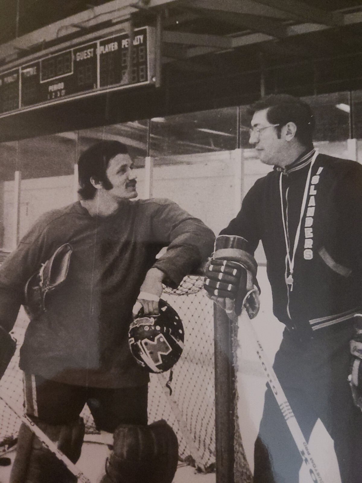 GLENN CHICO RESCH NHL HOCKEY GOALIE MASK PHOTO 1975 AL ARBOUR NEW YORK ...