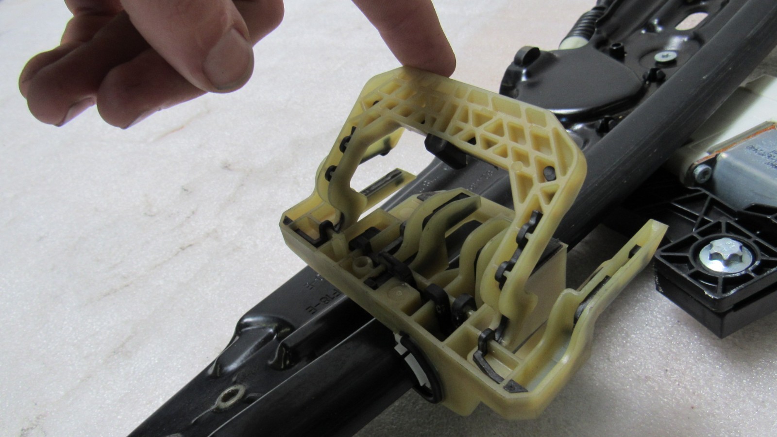 09-17 BMW F10 F11 REAR PASSENGER DOOR WINDOW RACK WITH MOTOR COMPLETE ...