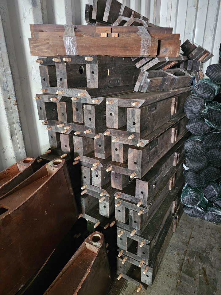 POOL TABLE BRUNSWICK GOLD CROWN 3 MAPLE parts full frame,legs,center ...