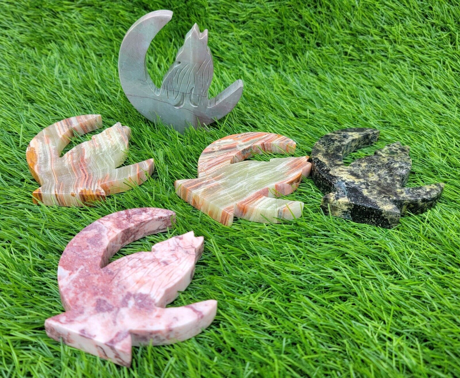 Polished Hand Carved Calcite Wolfmoon from Karachi/Pakistan 5pcs leaves ...