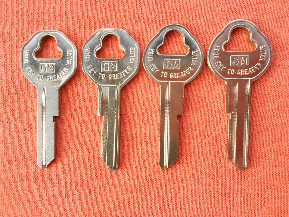 4 VINTAGE GM LOGO HEX PEAR SHAPED IGNITION TRUNK KEY BLANKS B10 B11 ...