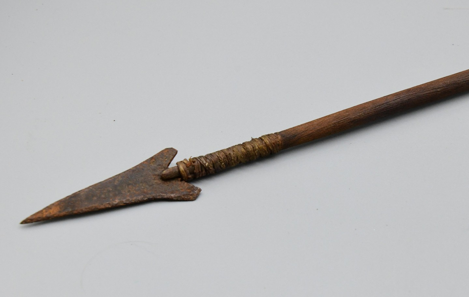 26" Sioux Arrow with Painted Shaft Re-Feathered | eBay