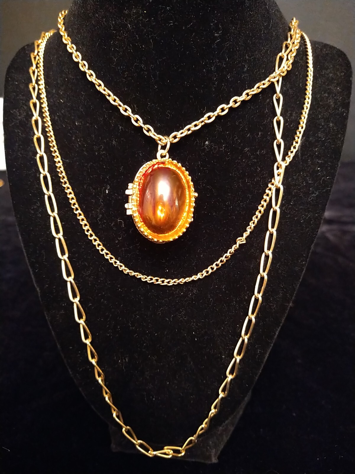 VINTAGE. GOLD TONE Simulate Amber Egg Locket With Lon… - Gem