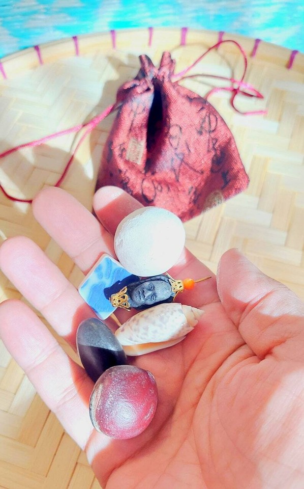 Dilogun, igbo Divination tools Ibo Ifa cowries Santeria divination ...