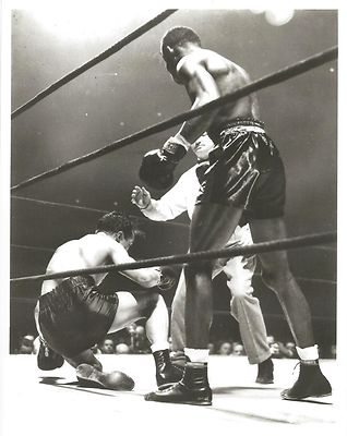 SUGAR RAY ROBINSON KO's JIMMY McDANIELS 8X10 PHOTO BOXING PICTURE | eBay