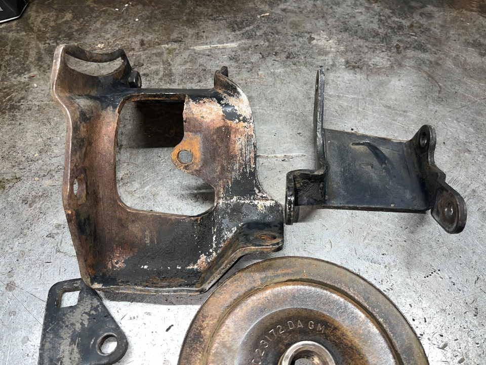 Chevy/GM 250 I-6 integrated head power steering pump/alternator ...