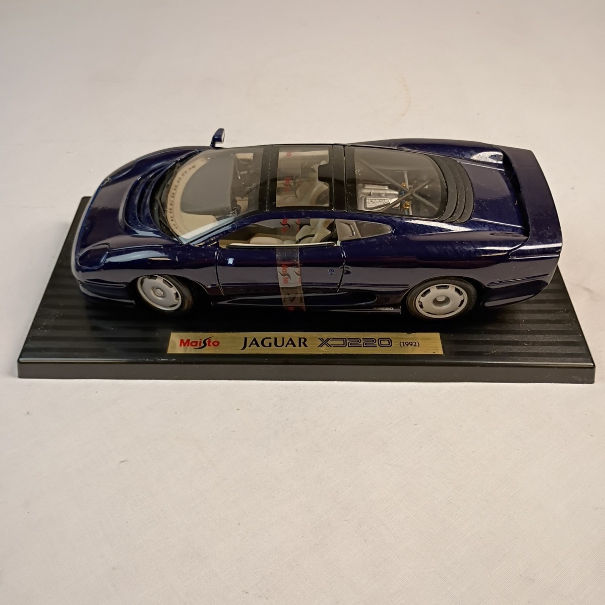 Maisto 1992 Blue Jaguar XJ220 On Display Blue 1992 1:12 | eBay