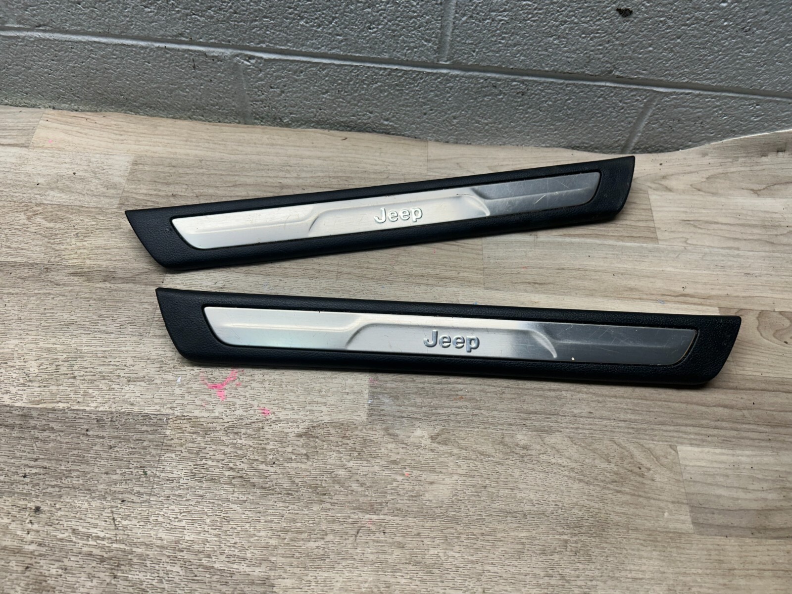 JEEP GRAND CHEROKEE OEM 14-19 SET FRONT LEFT & RIGHT DOOR SILL SCUFF ...
