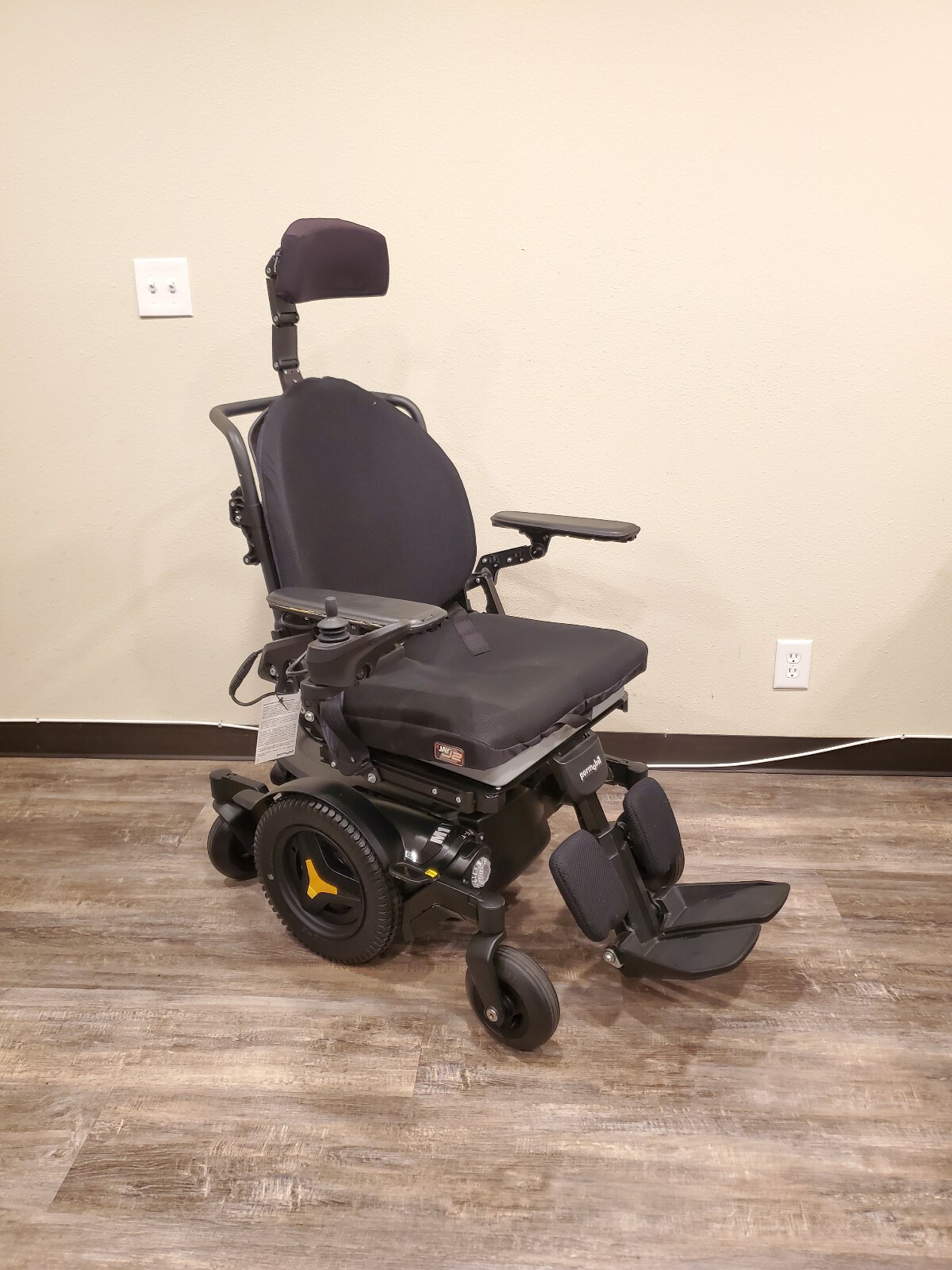 2017 Permobil M1 Mid Wheel Drive with Power, Tilt, Power Leg. Folding ...