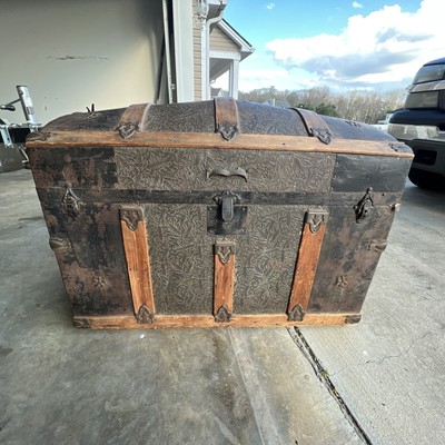 Chests & Trunks - Camelback Trunk