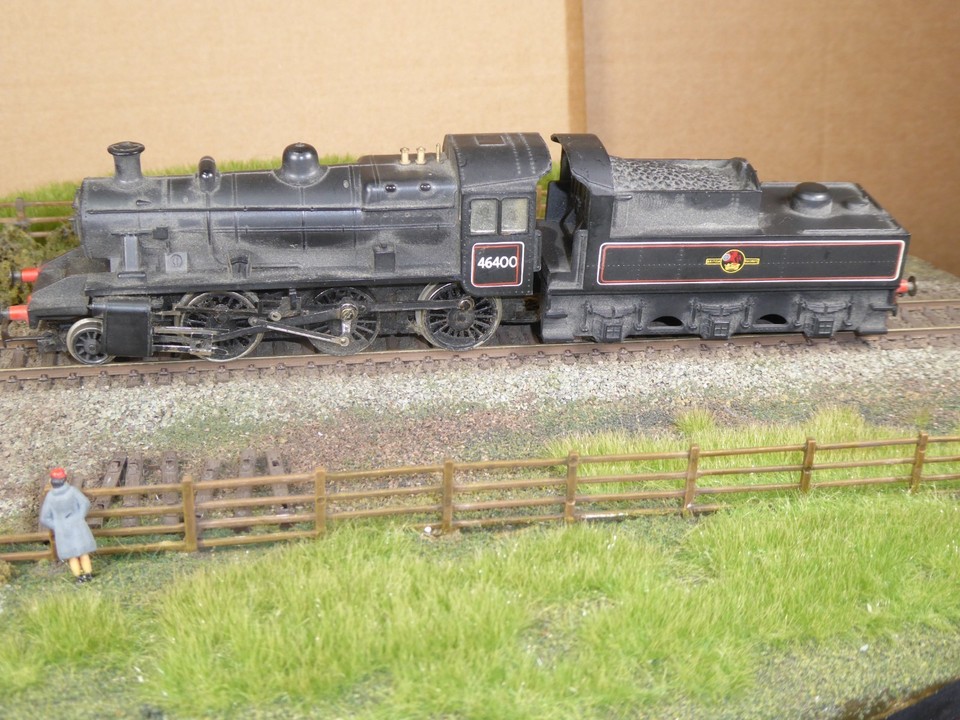 Hornby 00 Gauge BR Class 2MT 2-6-0 Steam Loco & Tender 46400 in BR ...
