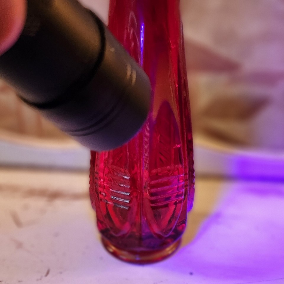 Beautiful Red Amberina Ruffle Glass 9 Inch Fenton Vase Glows Stunning ...