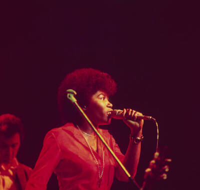 Singer Joan Armatrading Performs At The Hammersmith Odeon 1976 OLD ...