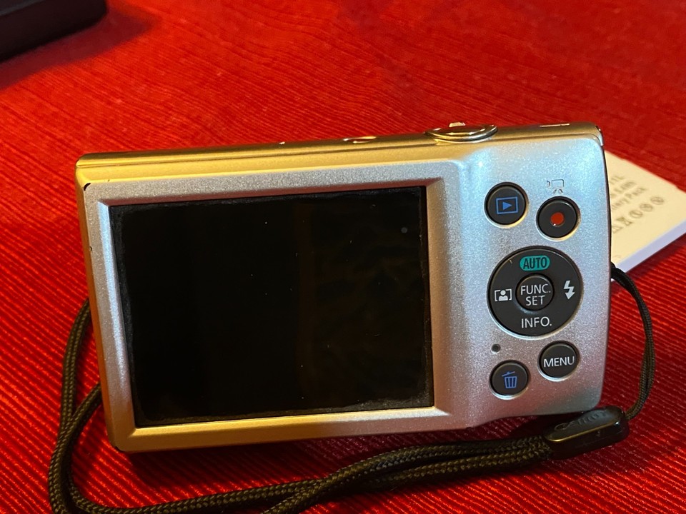 Canon PowerShot ELPH 180 Digital Camera 8X Silver PC2275 Works But ...