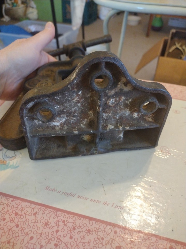 Rare Antique Cast Iron G.T.D. Corp Greenfield Mass Vintage Pipe Vise ...
