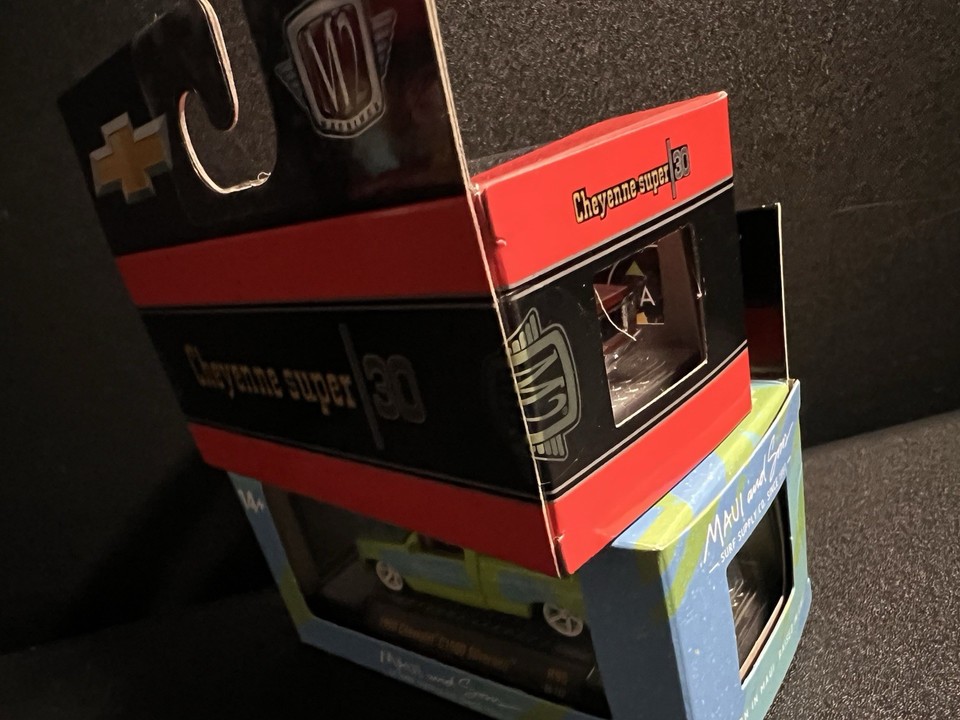 M2 Machines Dually GMC Chevy Square Body Chevrolet C1500 Silverado Maui ...