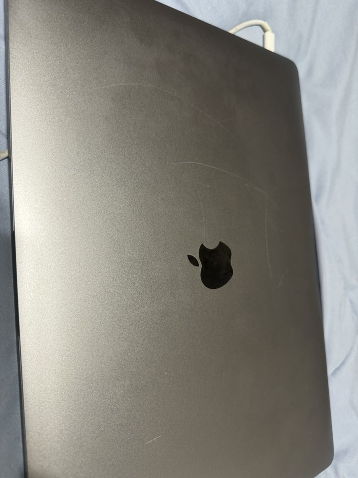 Apple A1707 Macbook Pro 15" 2017 i7 2.8GHz 16GB RAM 256GB SSD Pro 555 ...