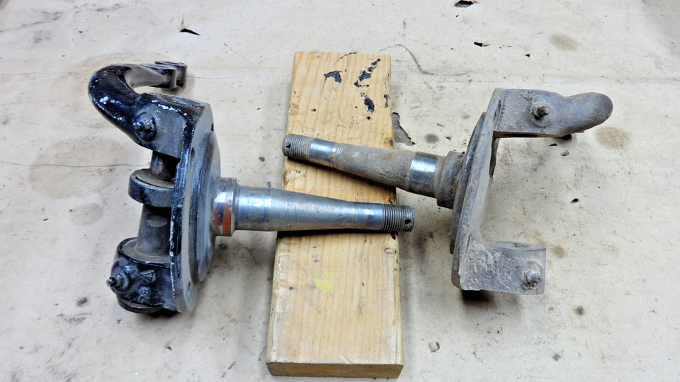 1937 - 1941 Ford FRONT SPINDLES Original pair Round Back | eBay