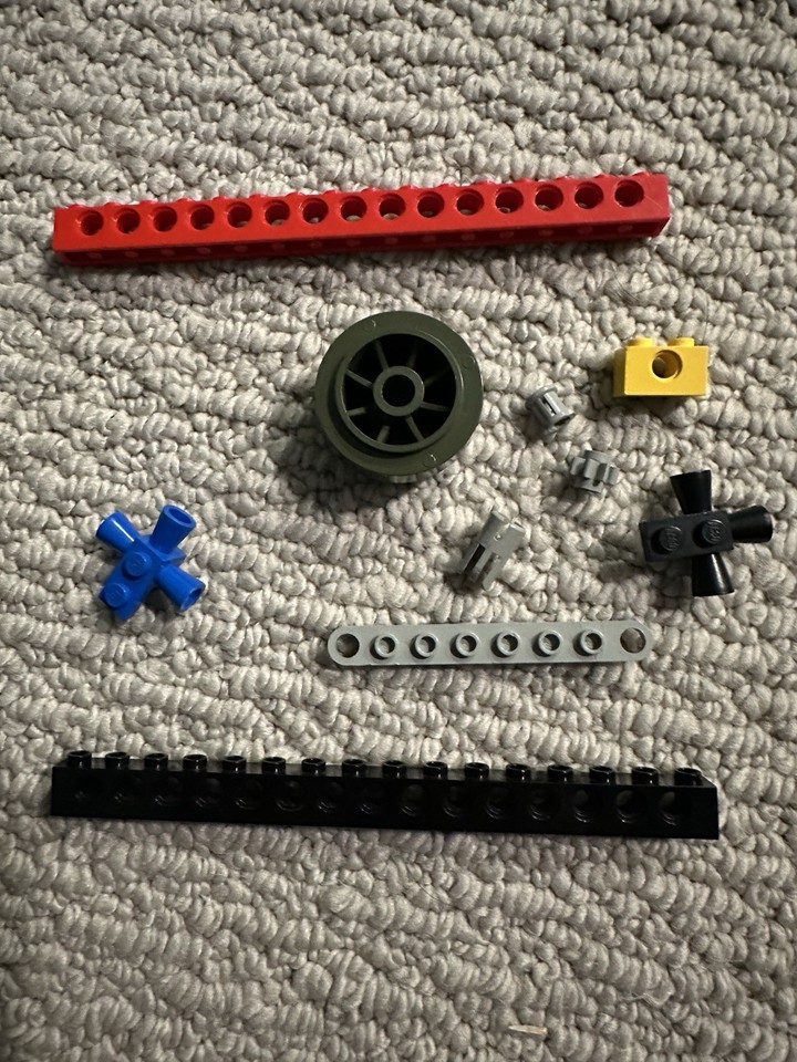 Lot: Vintage LEGO Technic 9604 Motor (not tested), Plug/connector —Over ...