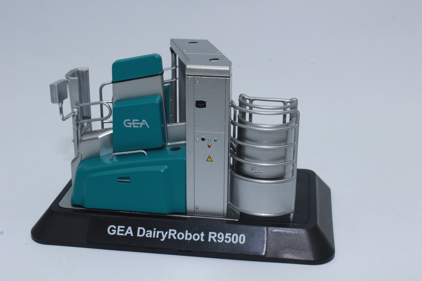 AT Collection 3200512 Melkroboter DE GEA R 9500 Milking Robot 1:32 NEU ...