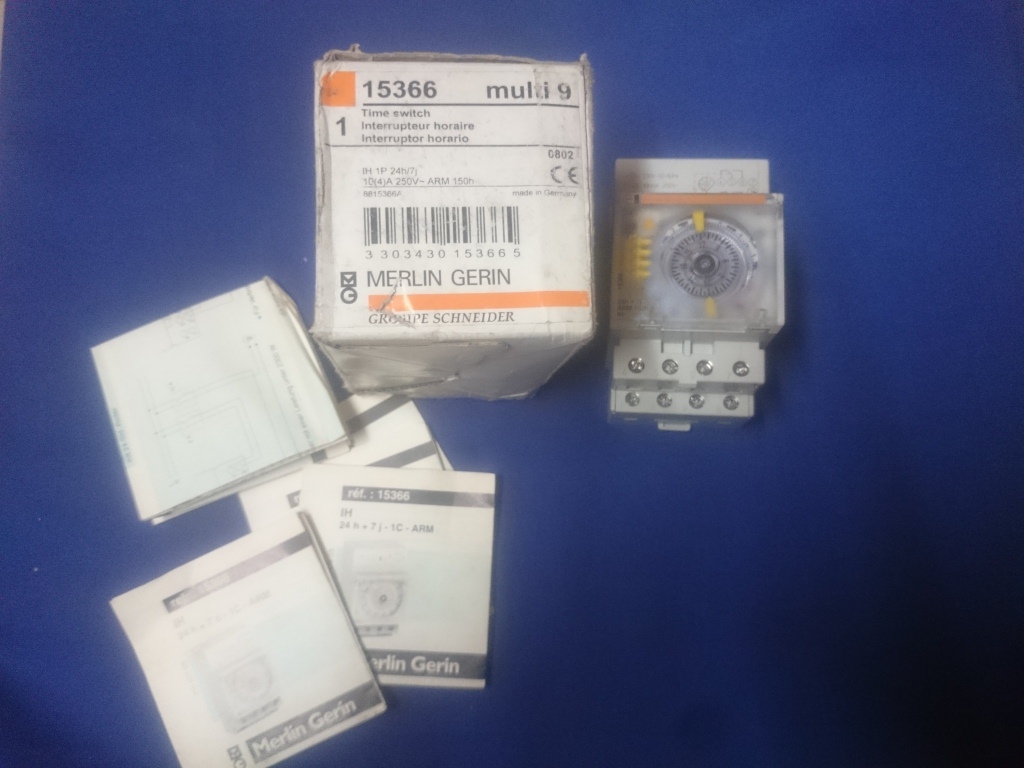 Merlin Gerin 15366 Time Switch 250V IH 24h + 7j Arm 150h New | eBay