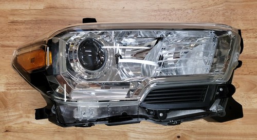 2018-2019 Toyota Tacoma Right Headlight Assembly (Right) | 81110-04261 ...