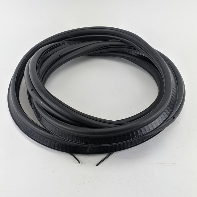 OEM Land Rover Range Rover L405 Tailgate Weatherstrip Seal LR061660 ...