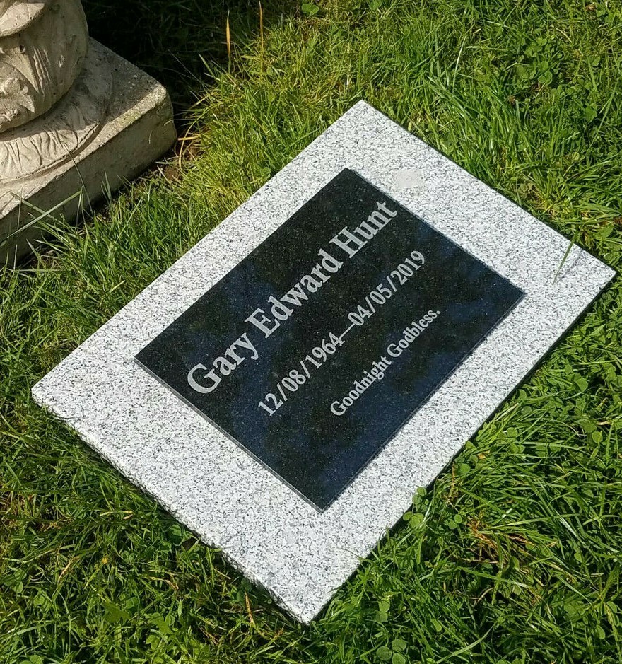 Flat Stone Grave Markers Single Flat Headstone And Flat Grave Marker