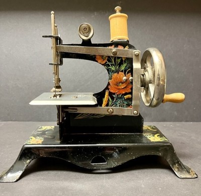 Sewing Machines - Toy Miniature Sewing Machine