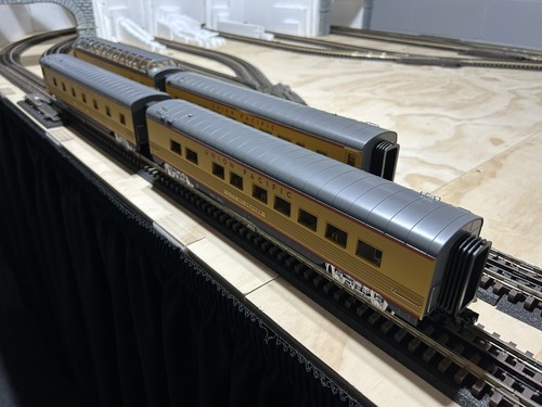 MTH O Union Pacific 60' Streamlined Passenger Set (4 Cars) 30-68249, 50 ...