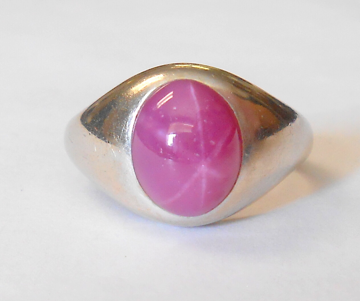 Vintage Pink Red Man Made Linde Style Star Sapphire 1… - Gem