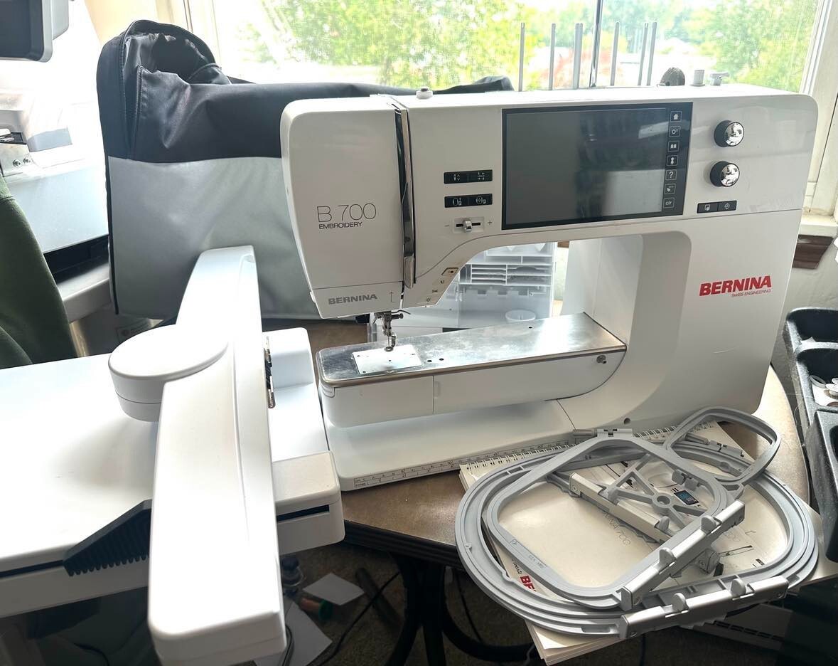 Bernina 700E Embroidery Machine - With Module, Travel Cover - B700 | eBay