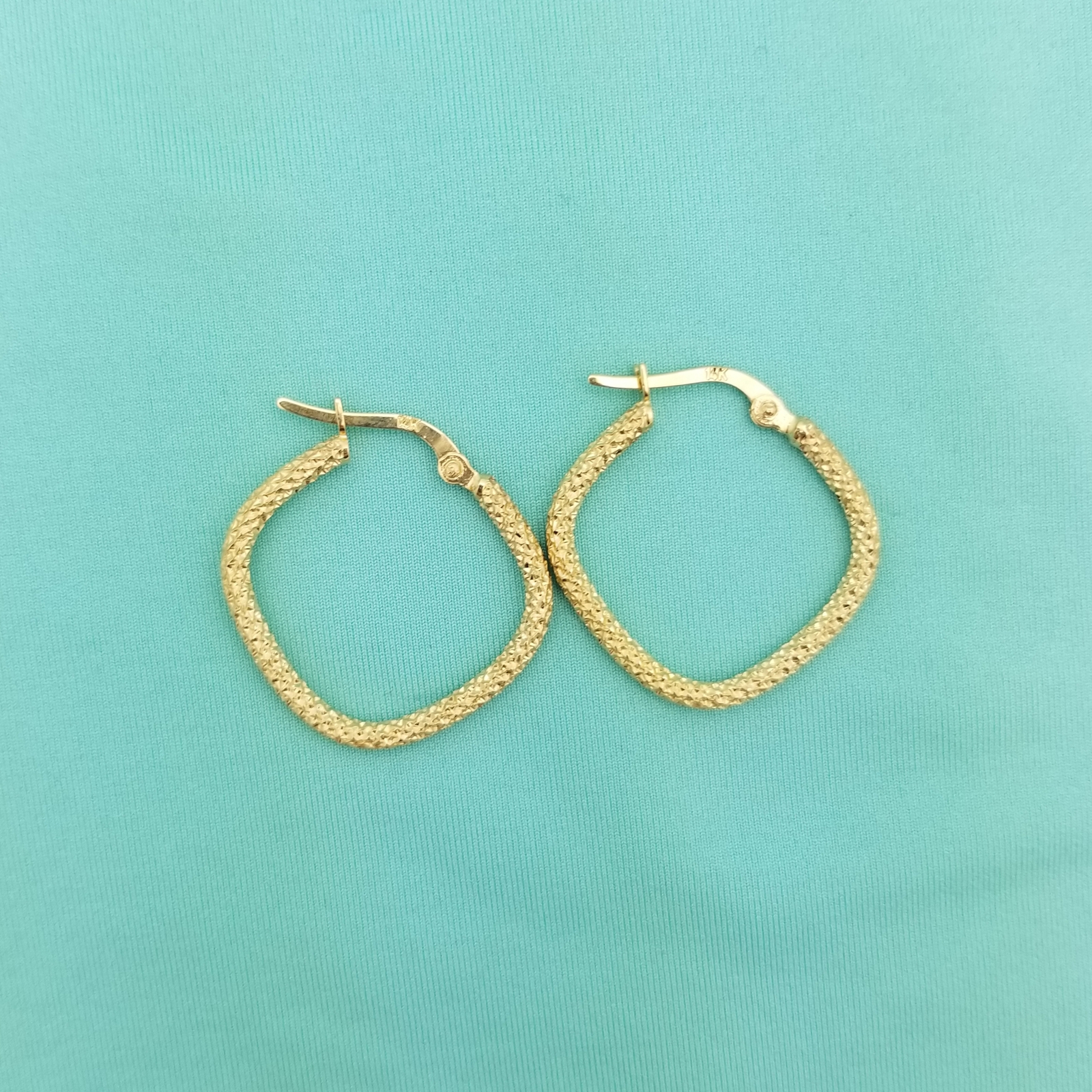 14K Yellow Gold Square Diamond Cut Textured Hoop Earr… - Gem