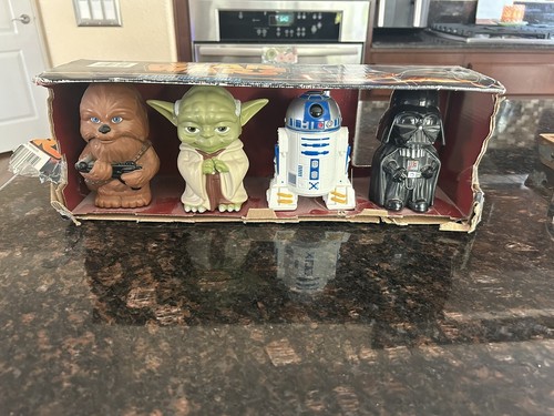 Star Wars Flashlight 4-Pack - Chewbacca Yoda R2-D2 and Darth Vader 2013 ...