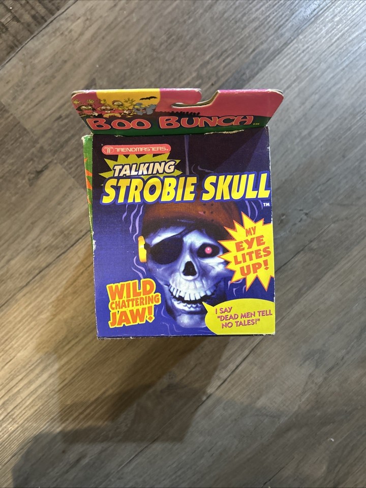 Trendmasters Halloween Strobie Pirate Skull Sound Light Chattering Jaw ...