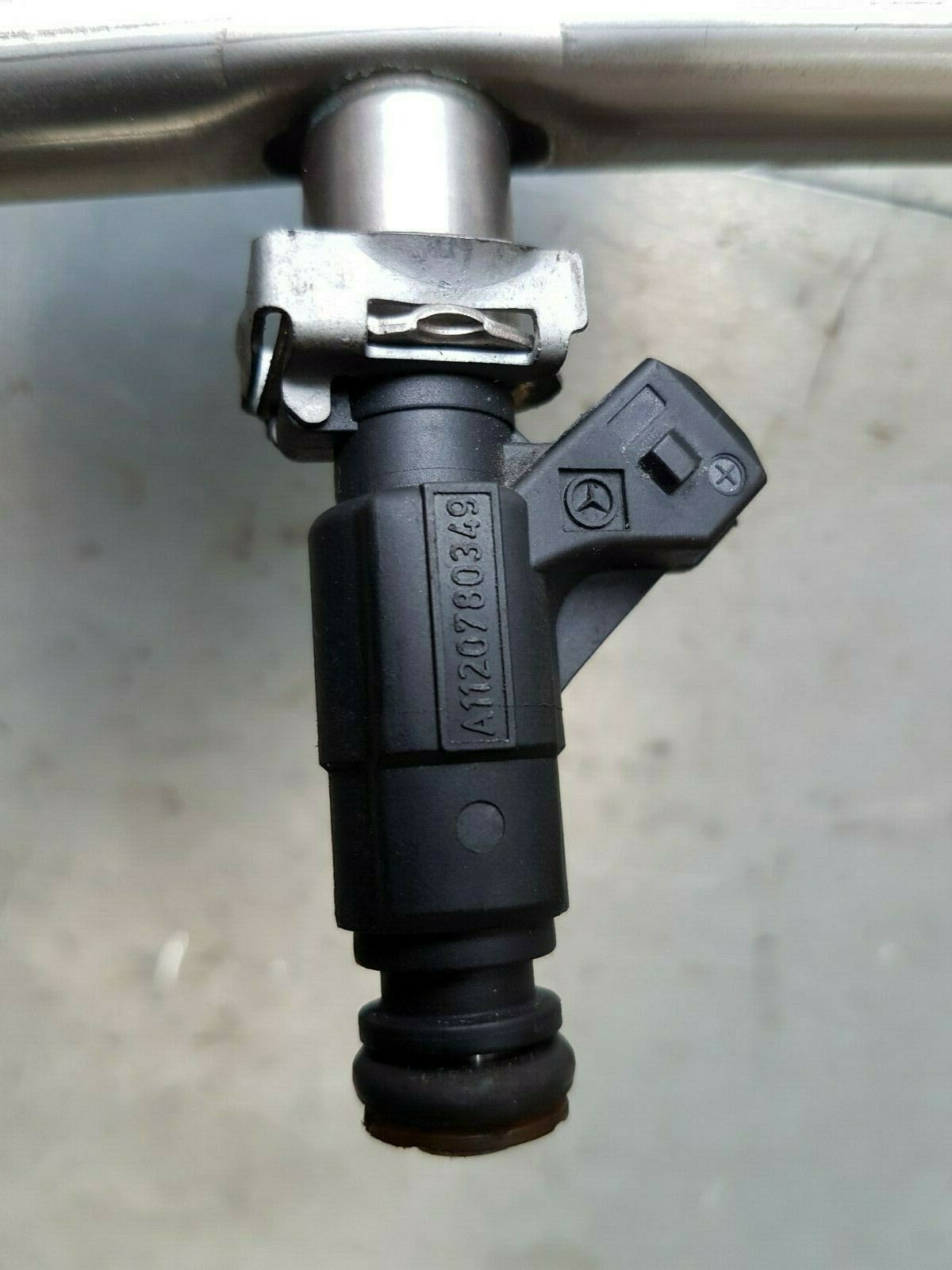 MERCEDES SL55 AMG R230 KOMPRESSOR 5.4 V8 1 x FEUL INJECTOR A1120780349 ...