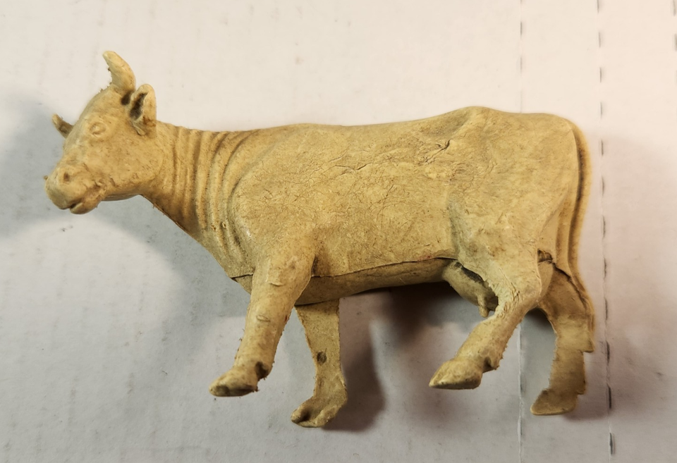 Lot of 6 vintage plastic farm animals,4 cows, 1 sheep + 2 fence panels ...