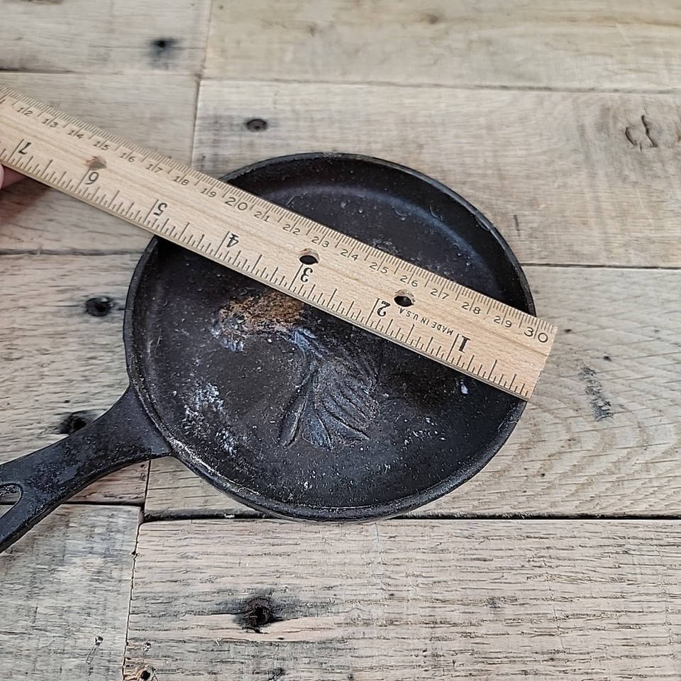 X3 Various Small Cast Iron Spoon Rest Mini Skillets Rooster Chicken Old ...